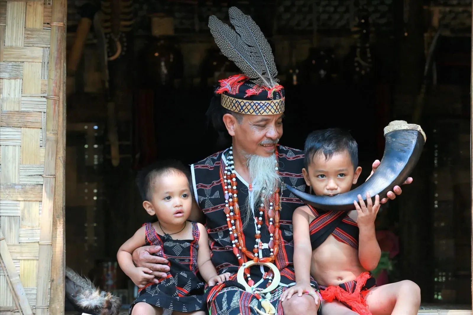 Unique features of the Co Tu ethnic group - Explore Co Tu life in ...