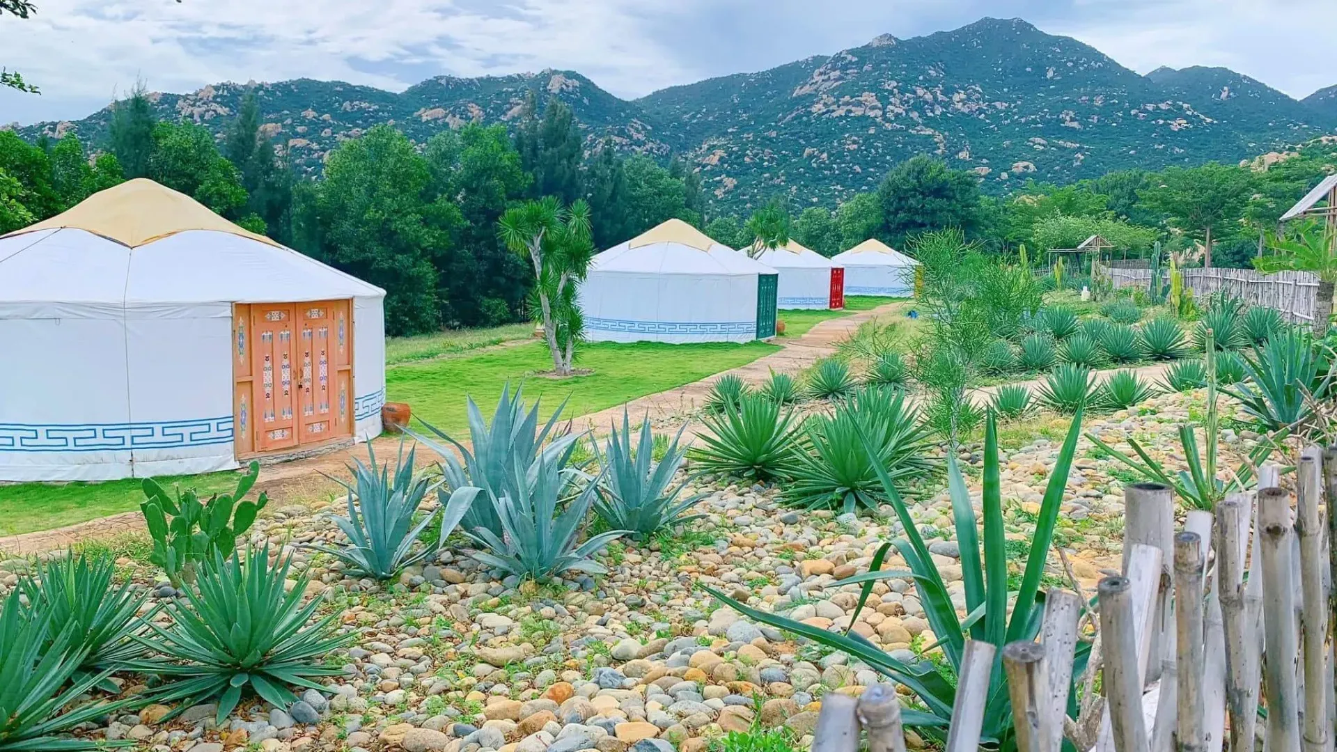 Mongolian Steppe Village in Ninh Thuan | Tanyoli Mongolian Village ...