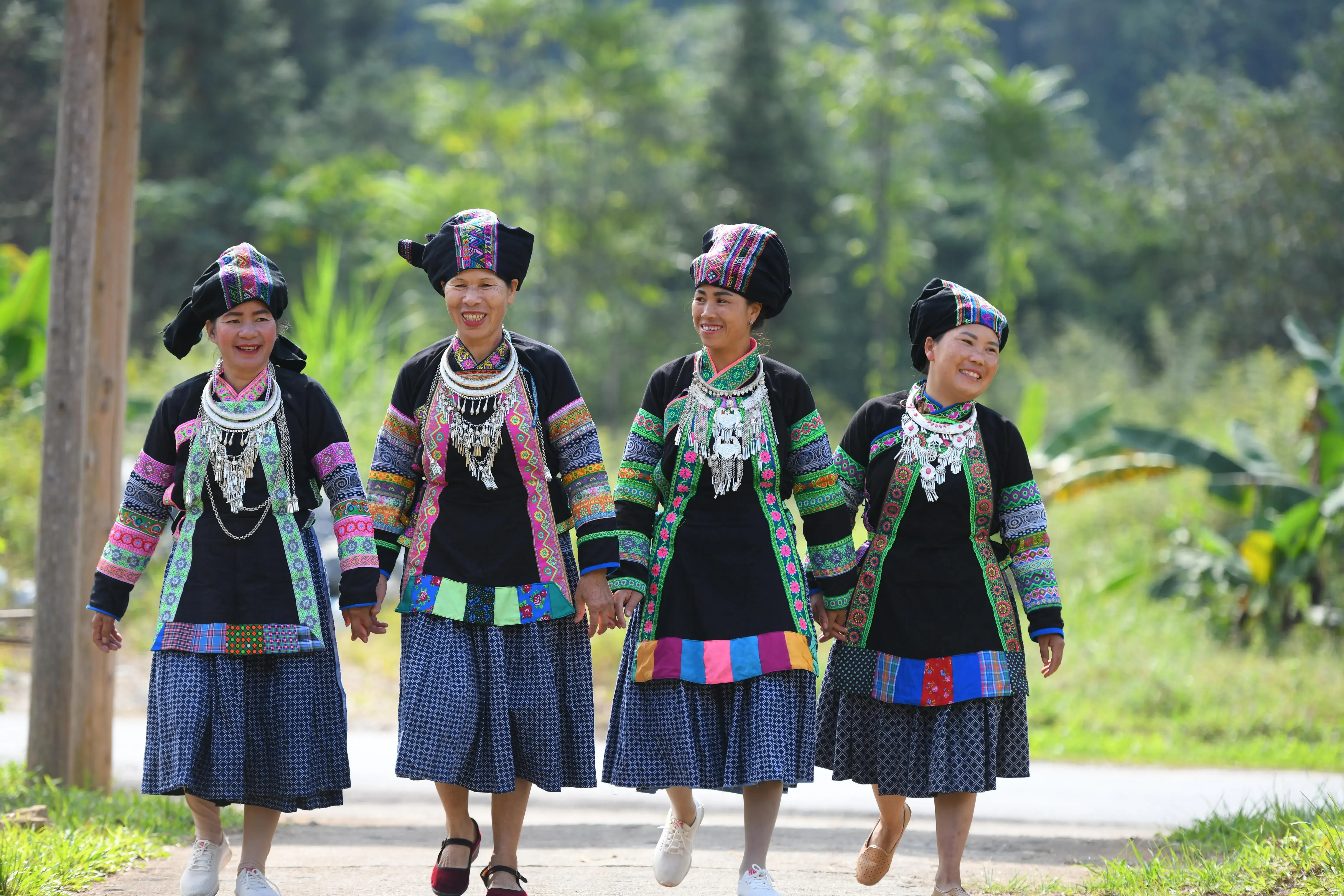 Cultural Experience with Bo Y Ethnic Group | iGuide | iGuide