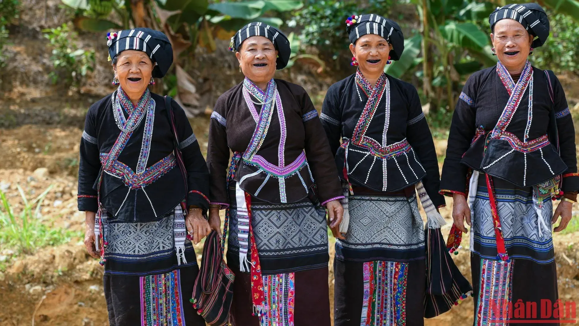 Lu Ethnic Group - Discover Northern Mountainous Culture | iGuide | iGuide