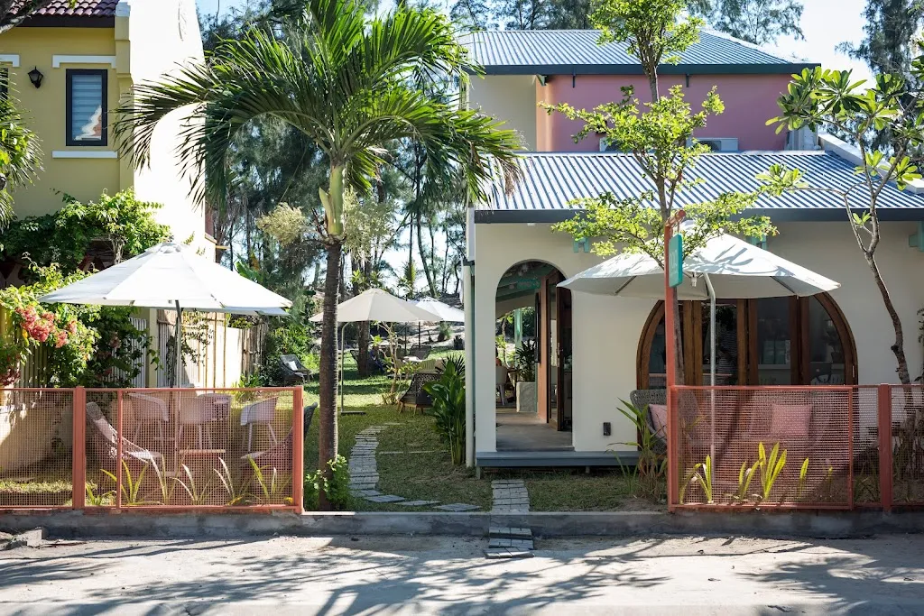 Naia Yoga + Cafe | iGuide