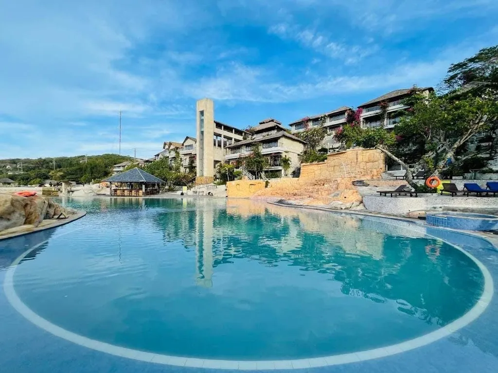 Rock Water Bay Beach Resort & Spa | iGuide
