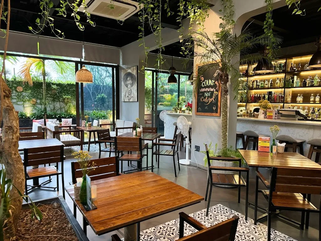 Son Tra Retreat Garden Lounge & Eatery | iGuide