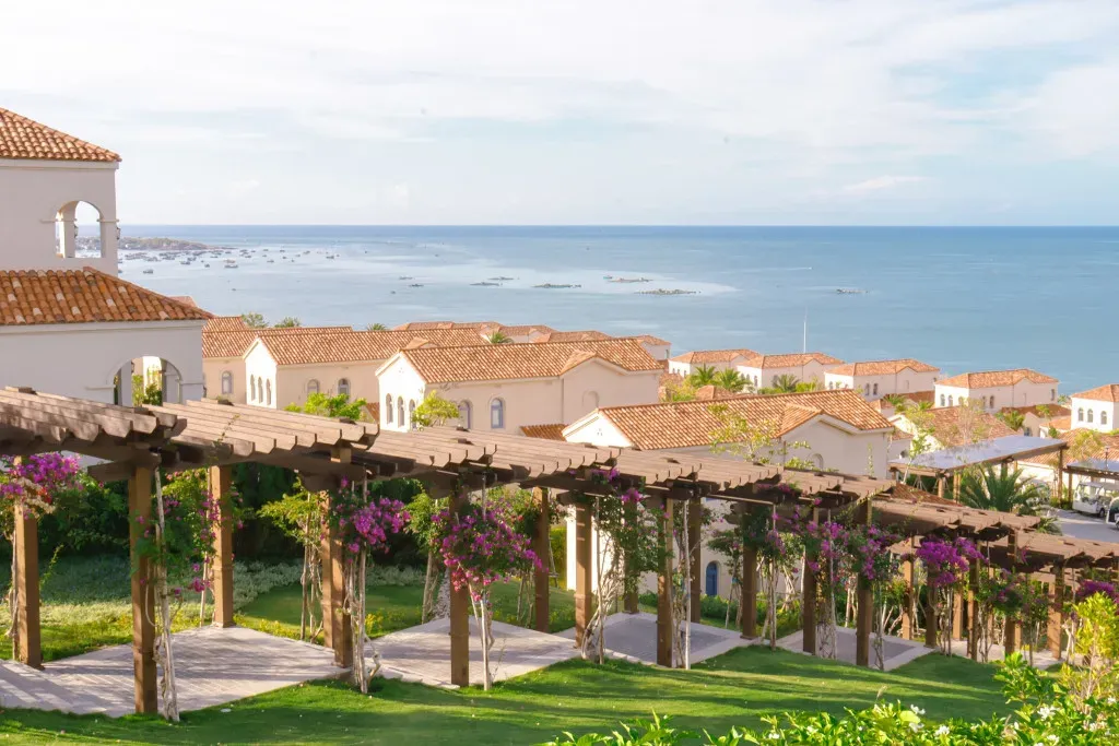 Centara Mirage Mui Ne | Mediterranean Scenery & Family Amenities | iGuide